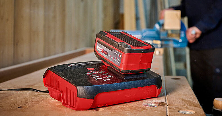 Battery and charger in a practical set | Einhell.co.uk