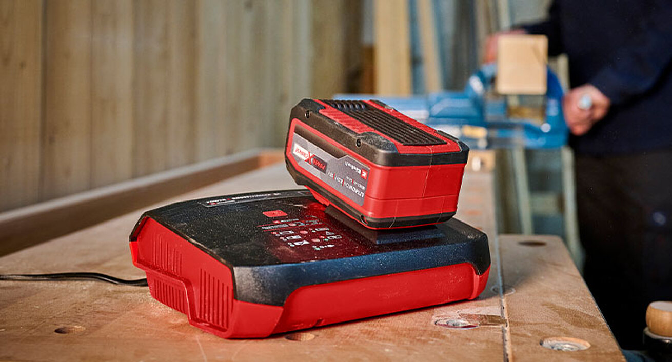 Battery and charger in a practical set | Einhell.co.uk